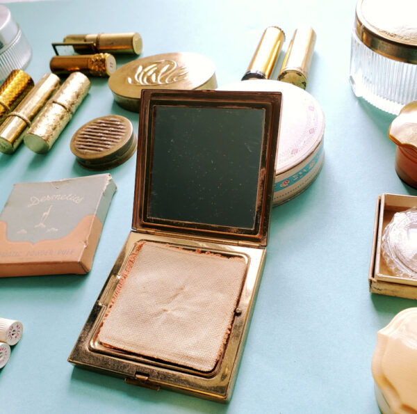 Collecting Vintage Cosmetics - Janes Distractions